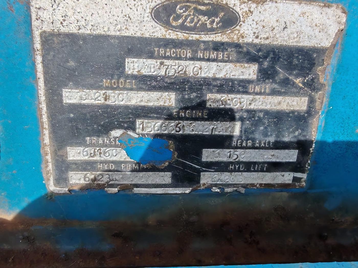 FORD 2600 VINTAGE WORKING TRACTOR C/W DUNCAN CAB AND V5 ! WORK OR PLAY ...